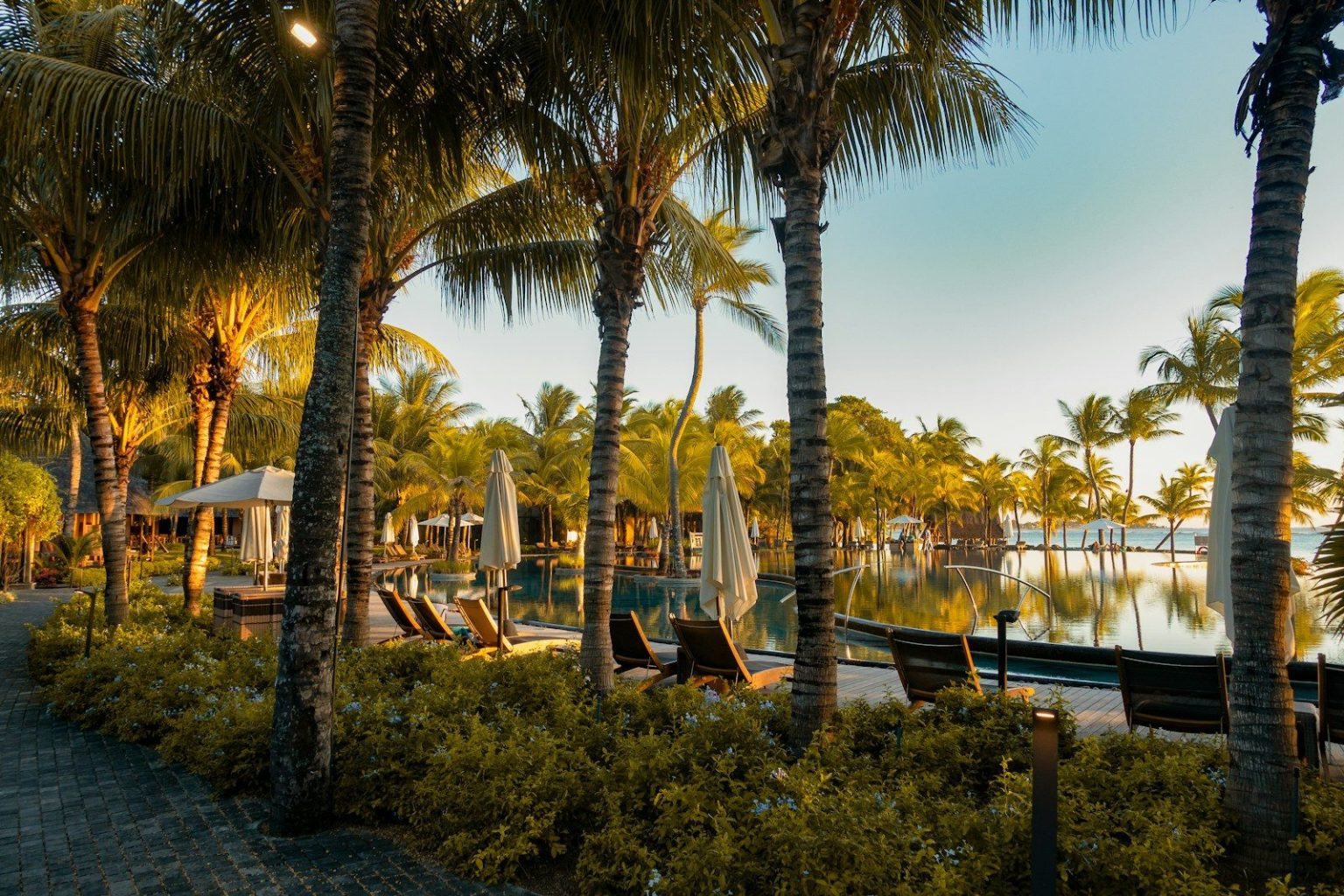 International Resort World | Luxury Resorts & Rentals